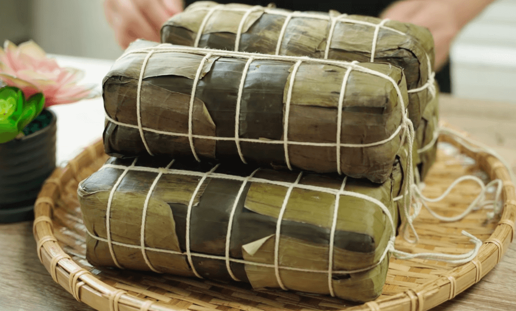 Bánh tét - Hương vị ngày Tết cổ truyền